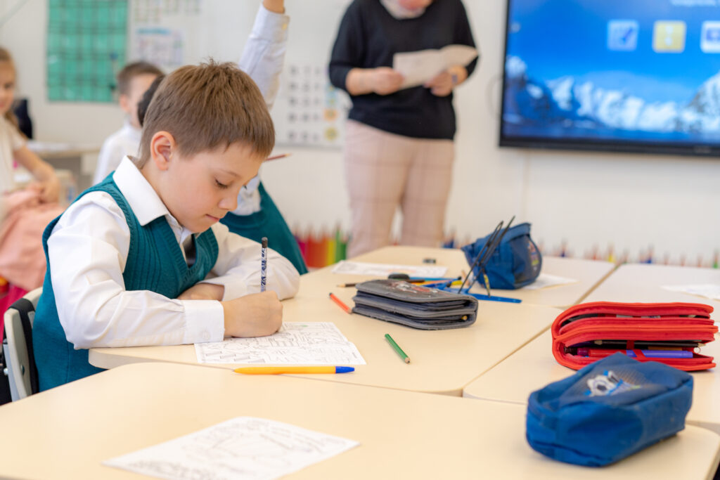 Online vs In-Home Tutoring: Which Is Right? | RF Tutoring